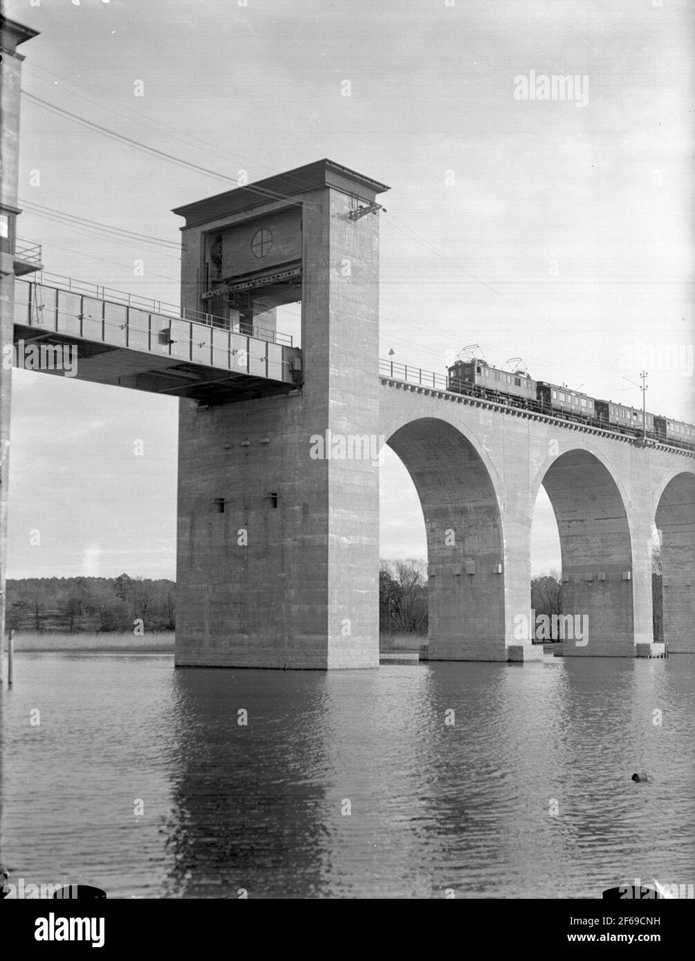 The Årstabron. Southward passenger train passes Stock Photo - Alamy