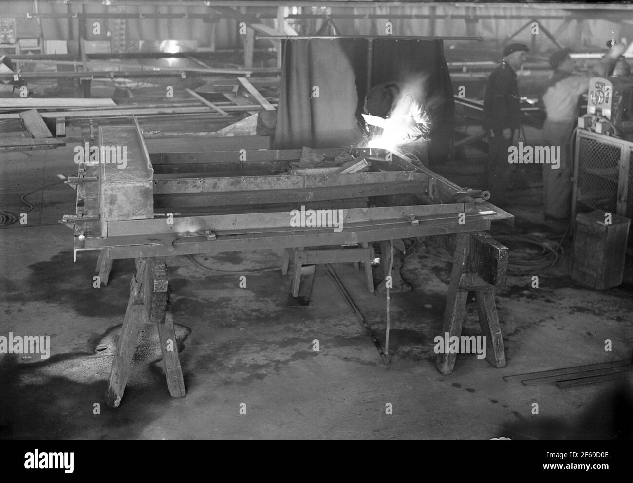 Platform portal in mounting jig Stock Photo - Alamy