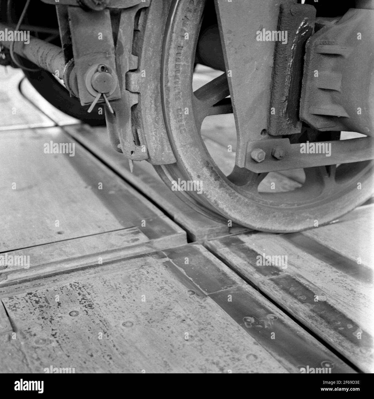 Chain track system hi-res stock photography and images - Alamy