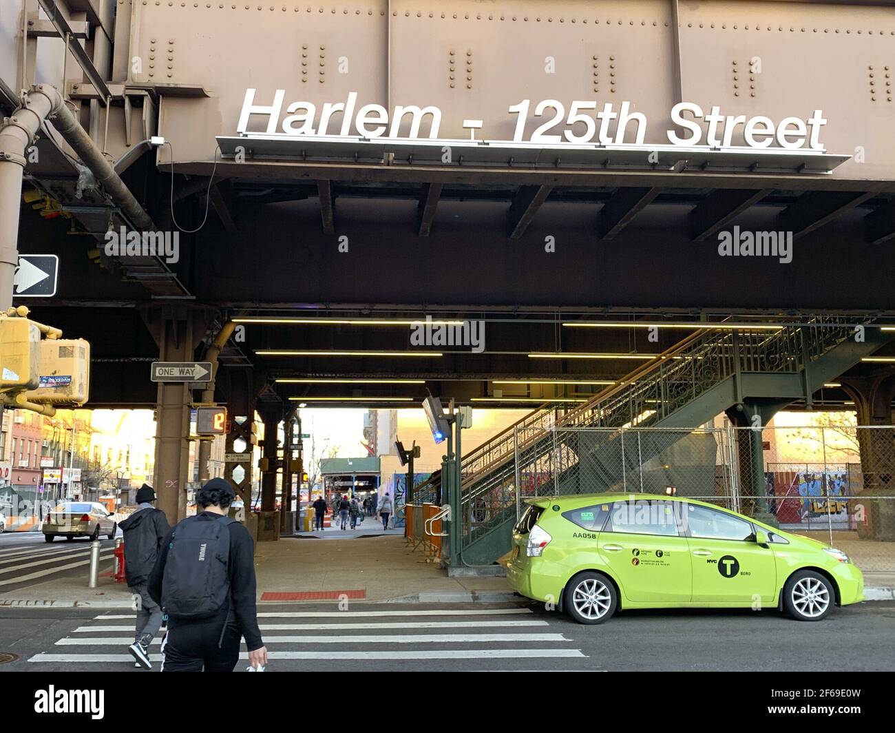 Harlem, USA. 30th Mar, 2021. (NEW) Crowded subway in Harlem amid COVID ...