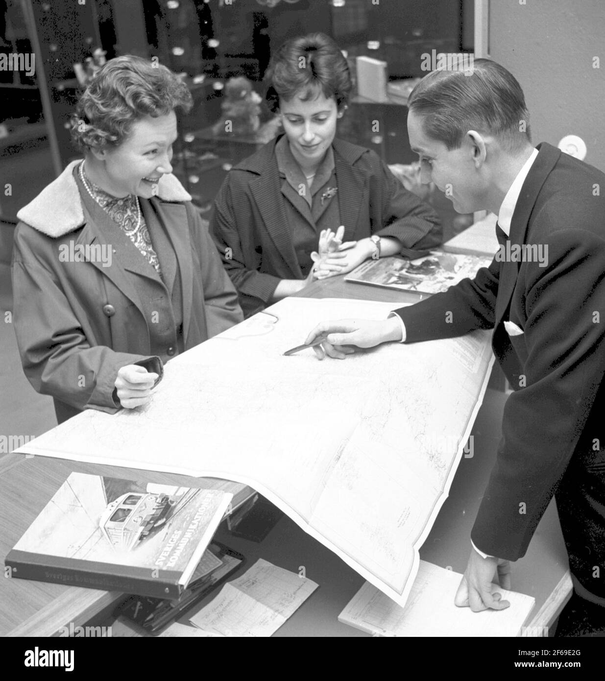 Travel agency brochures hi-res stock photography and images - Alamy