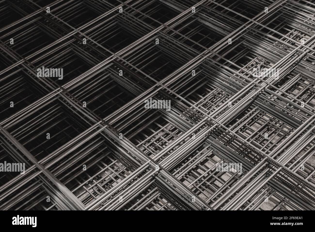 Diagonal grid of steel hi-res stock photography and images - Alamy
