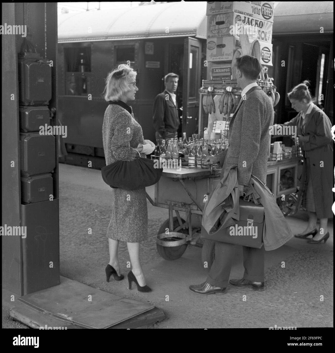 Traffic restaurant, TR, salesman with cart on platform Stock Photo - Alamy