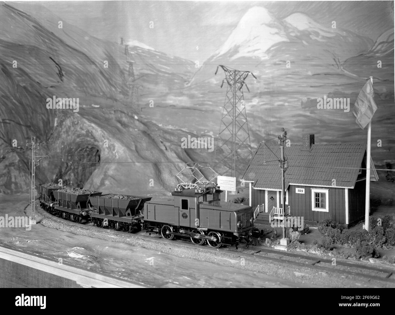 Model train. Diorama with ore carts drawn by UB locomotive Stock Photo ...