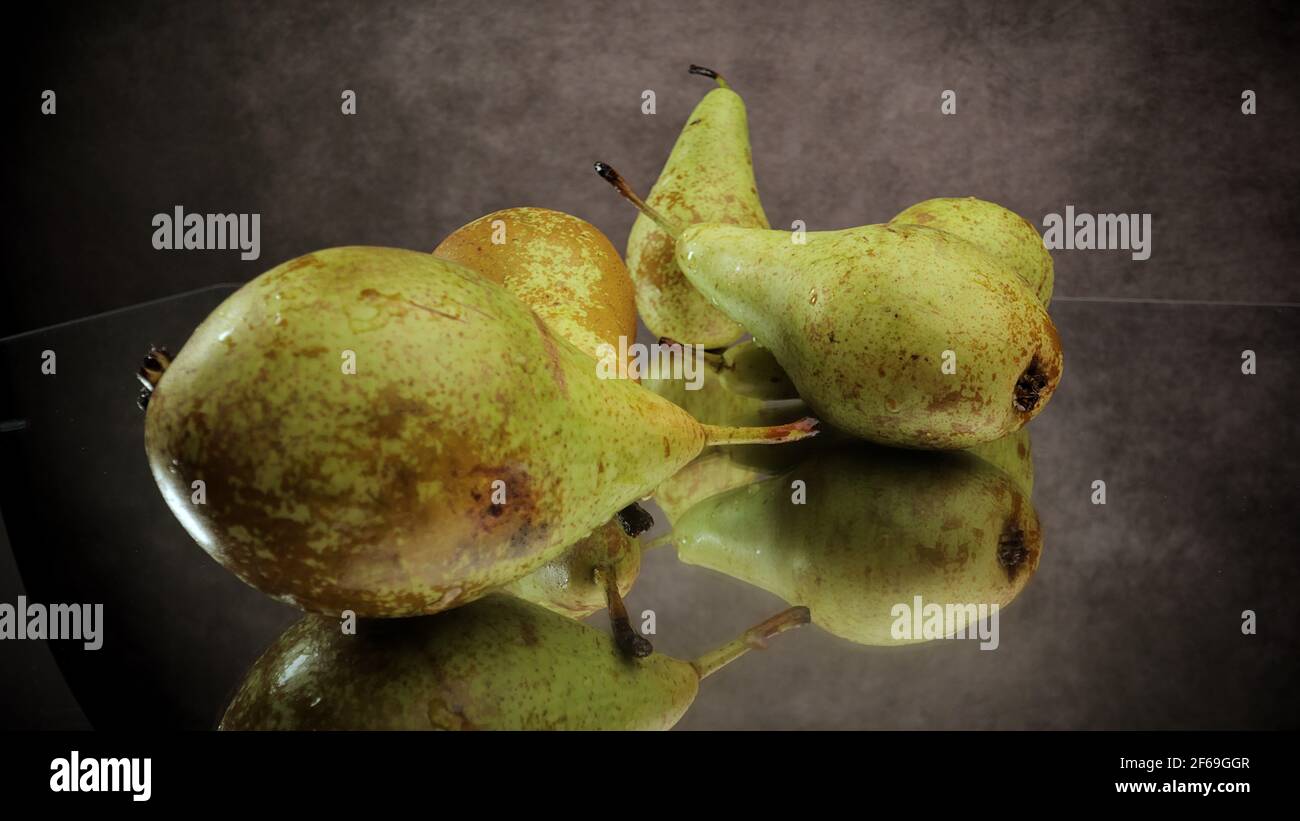 Alligator pears hi-res stock photography and images - Alamy