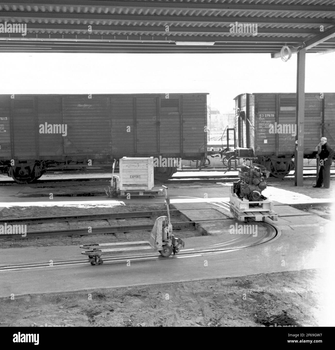 Conveyor ramp hi-res stock photography and images - Alamy