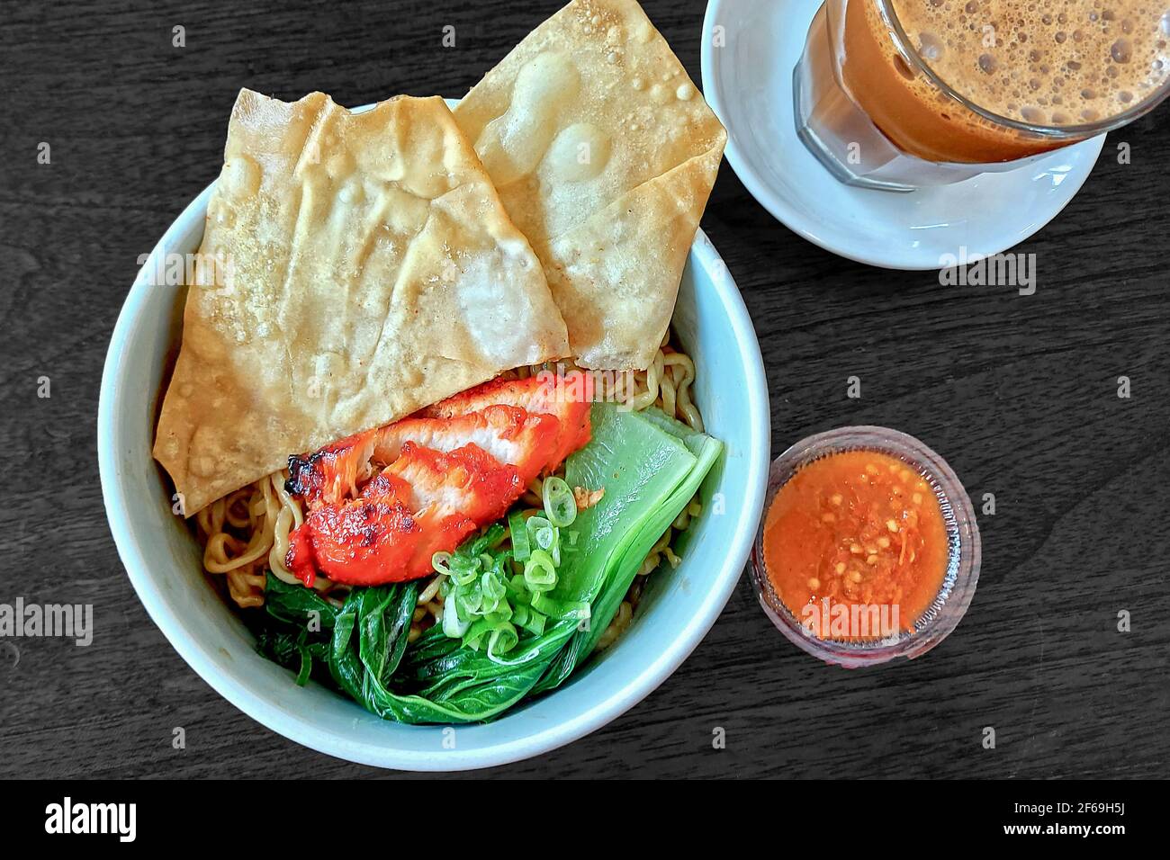 Wanton noodle hi-res stock photography and images - Alamy
