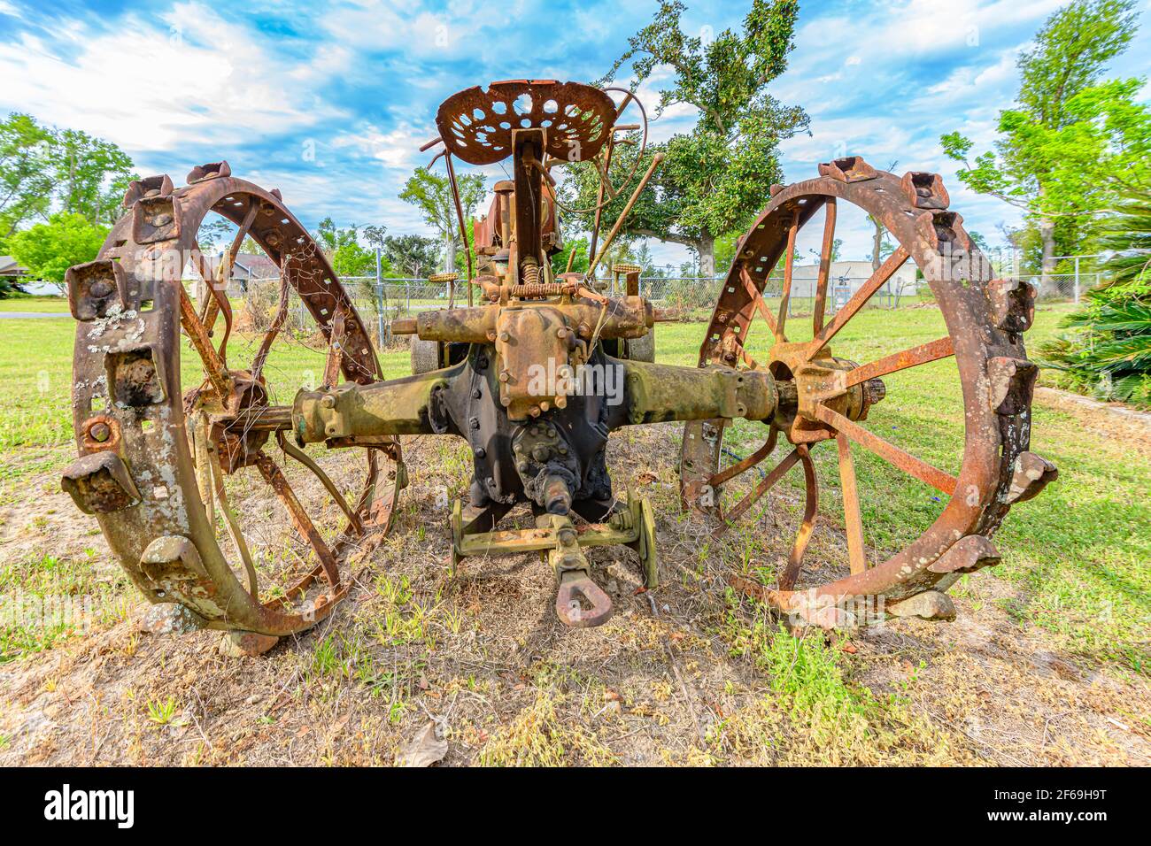Rusted tractors hi-res stock photography and images - Alamy