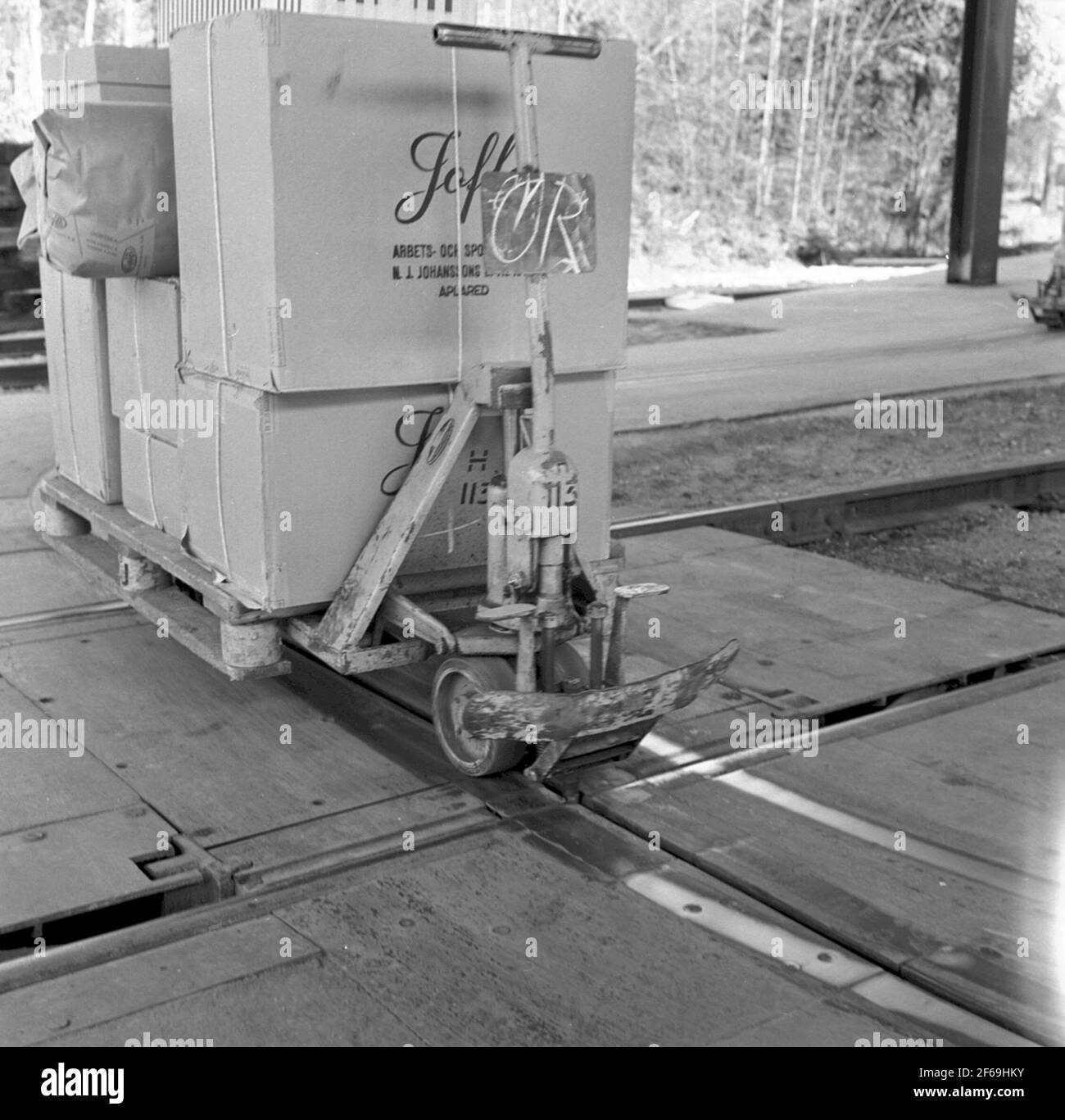 Track lifter hi-res stock photography and images - Alamy