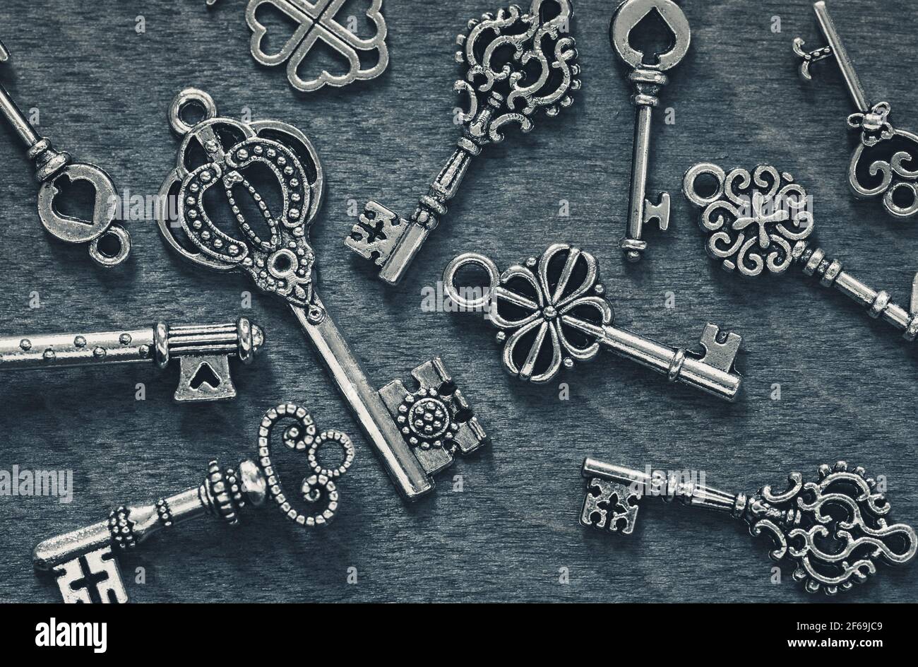 Vintage keys on gray wood background Stock Photo - Alamy