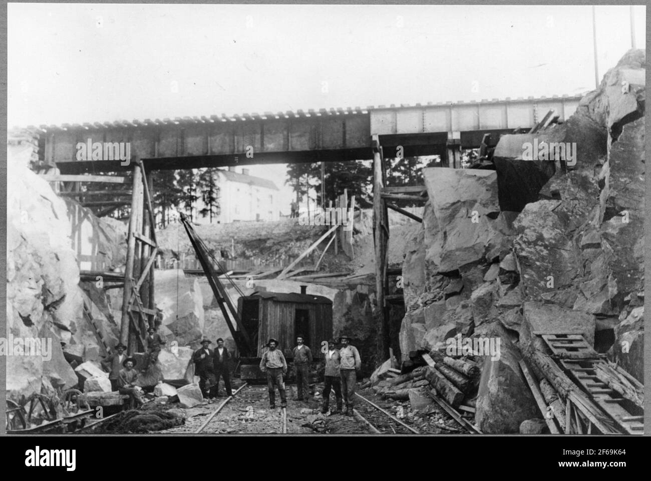 Large Masses' teams at the construction of the Hagalund tunnel Stock ...