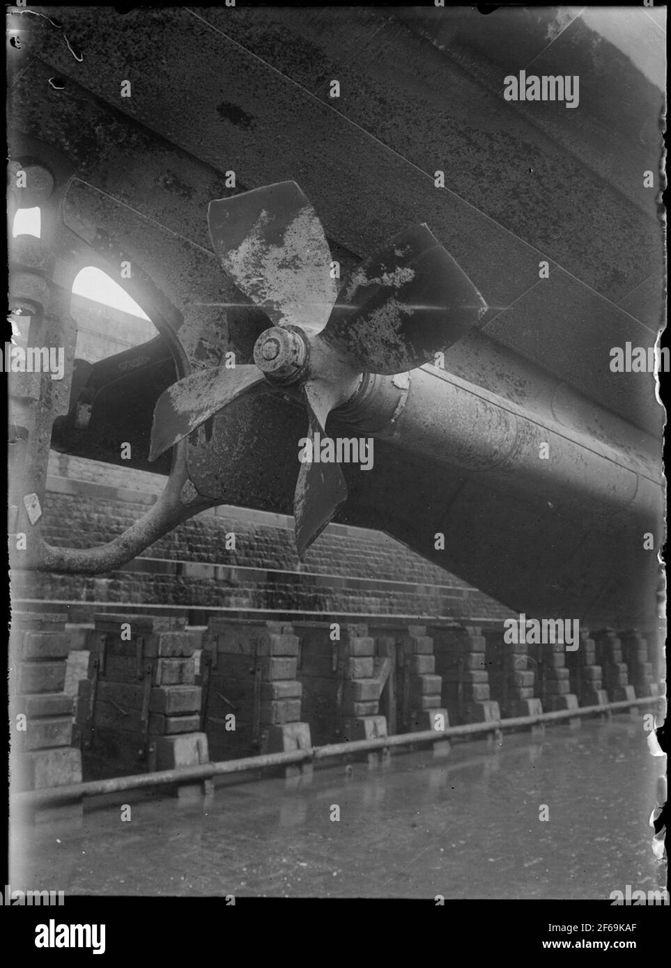 Ship propeller water Black and White Stock Photos & Images - Alamy