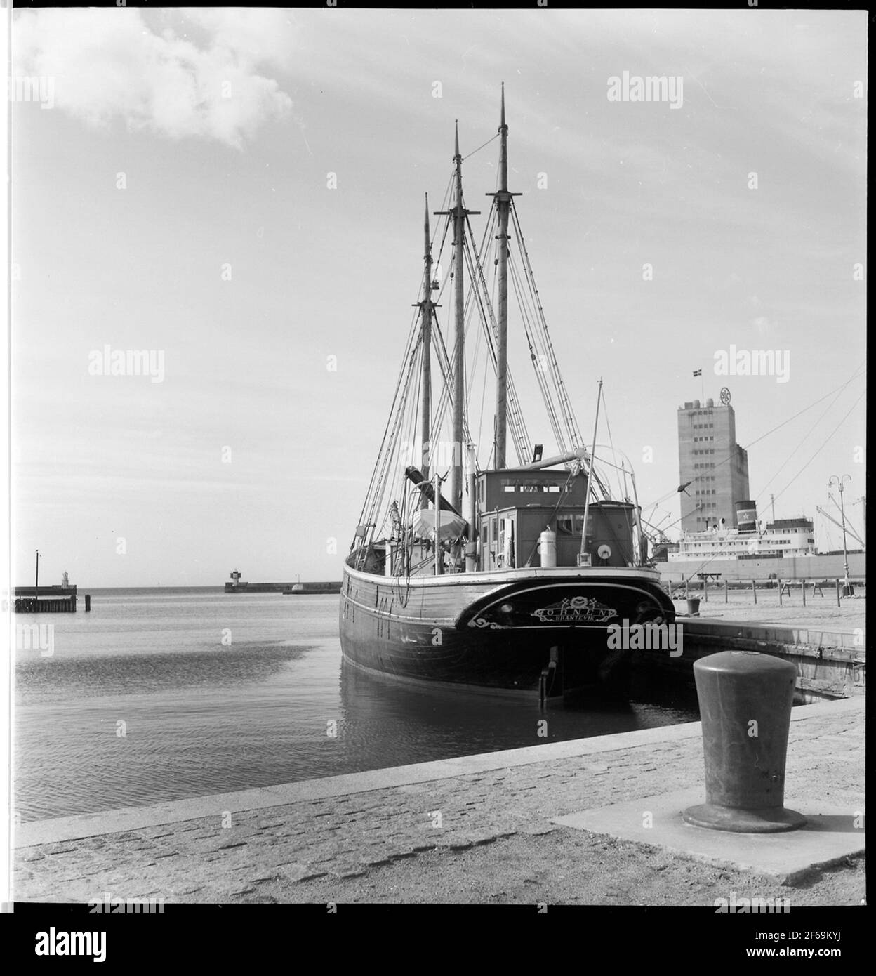 Ship eagle hi-res stock photography and images - Alamy