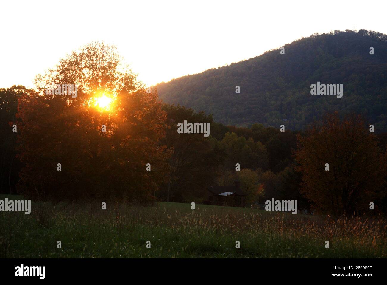 Mountains sunset virginia hi-res stock photography and images - Alamy