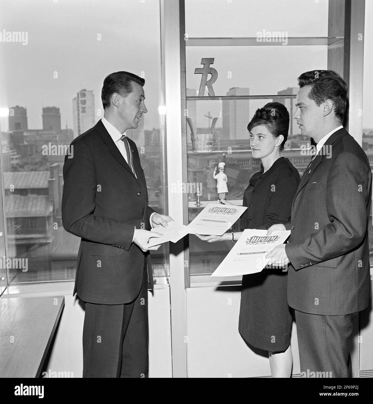 Dividend of Diploma Traffic Restaurant Stock Photo - Alamy