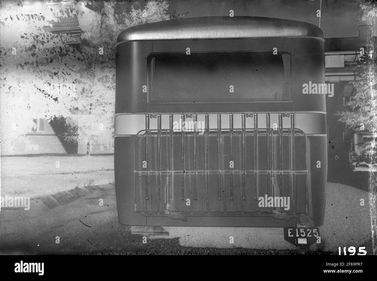 Delivery photo of reo bus. The body manufactured by the limited company ...