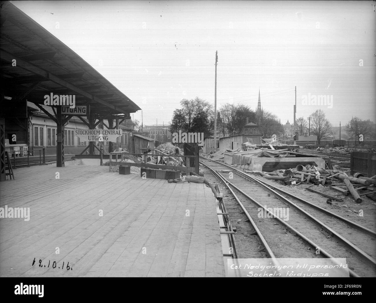 Fall from platform, Basket deepening, Stockholm Central Station Stock ...