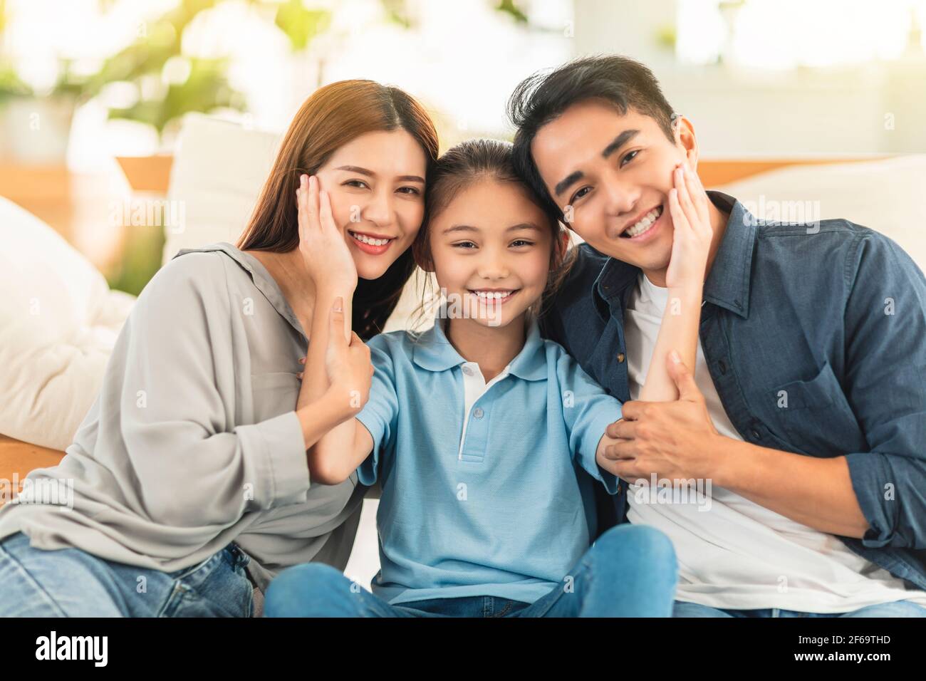 Family group hugging hi-res stock photography and images - Alamy