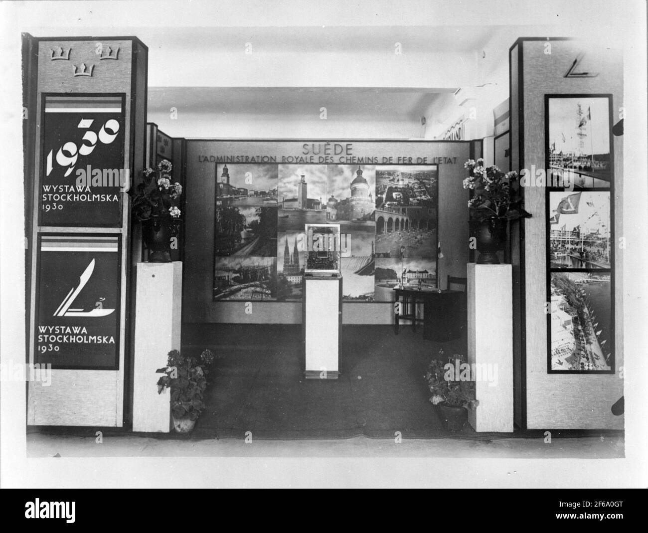 Interior exhibition space display Black and White Stock Photos & Images ...