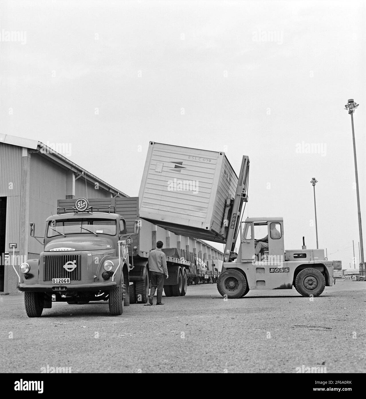 Container handling systems hi-res stock photography and images - Alamy