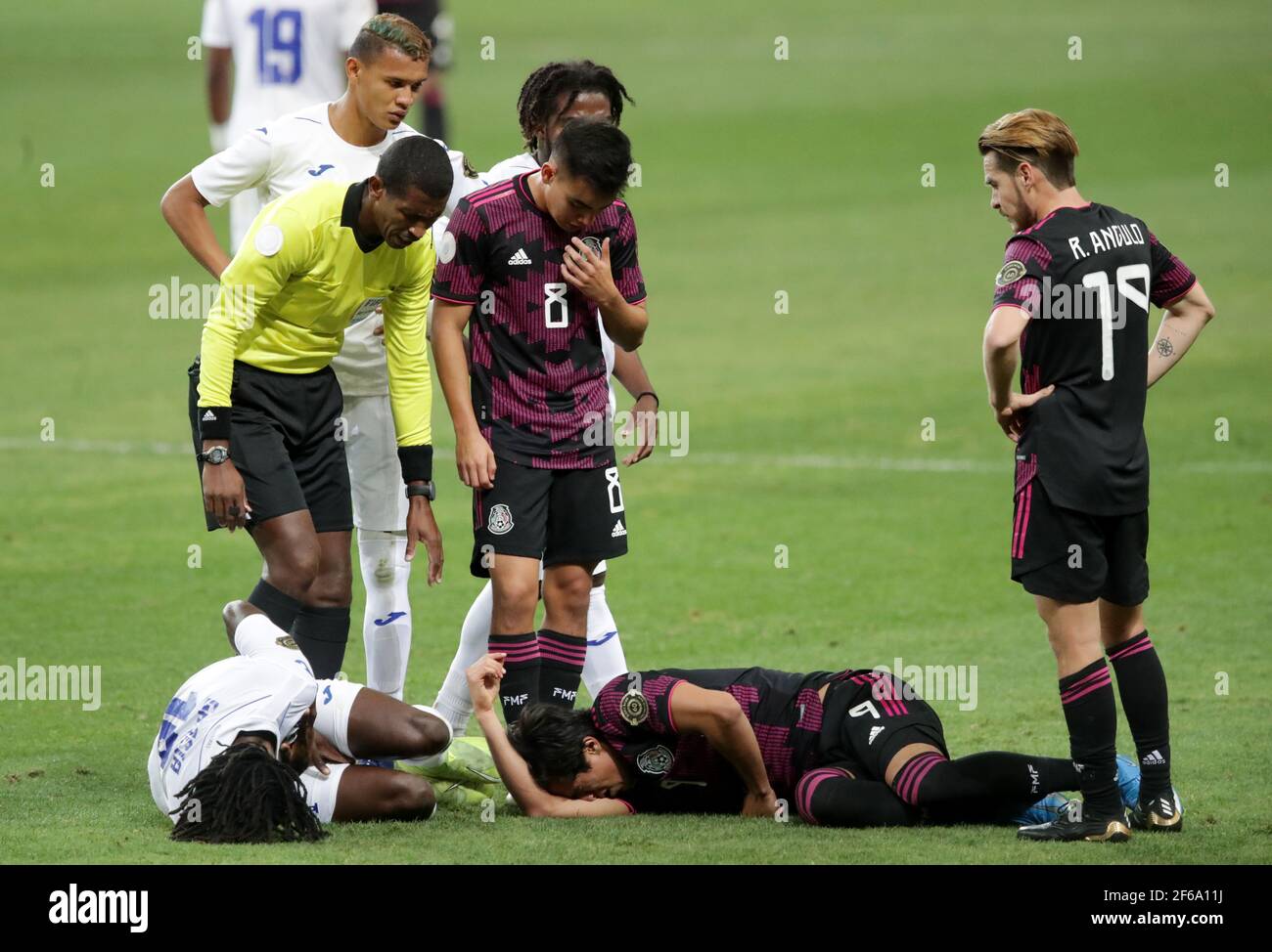 Football head on collision hi-res stock photography and images - Alamy