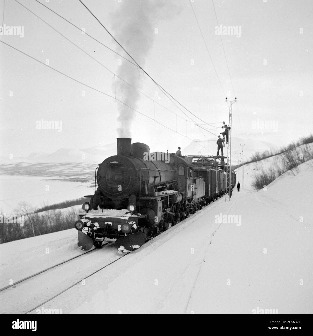 The state's railways, SJ B. Repair of damage after snow cries on the ...