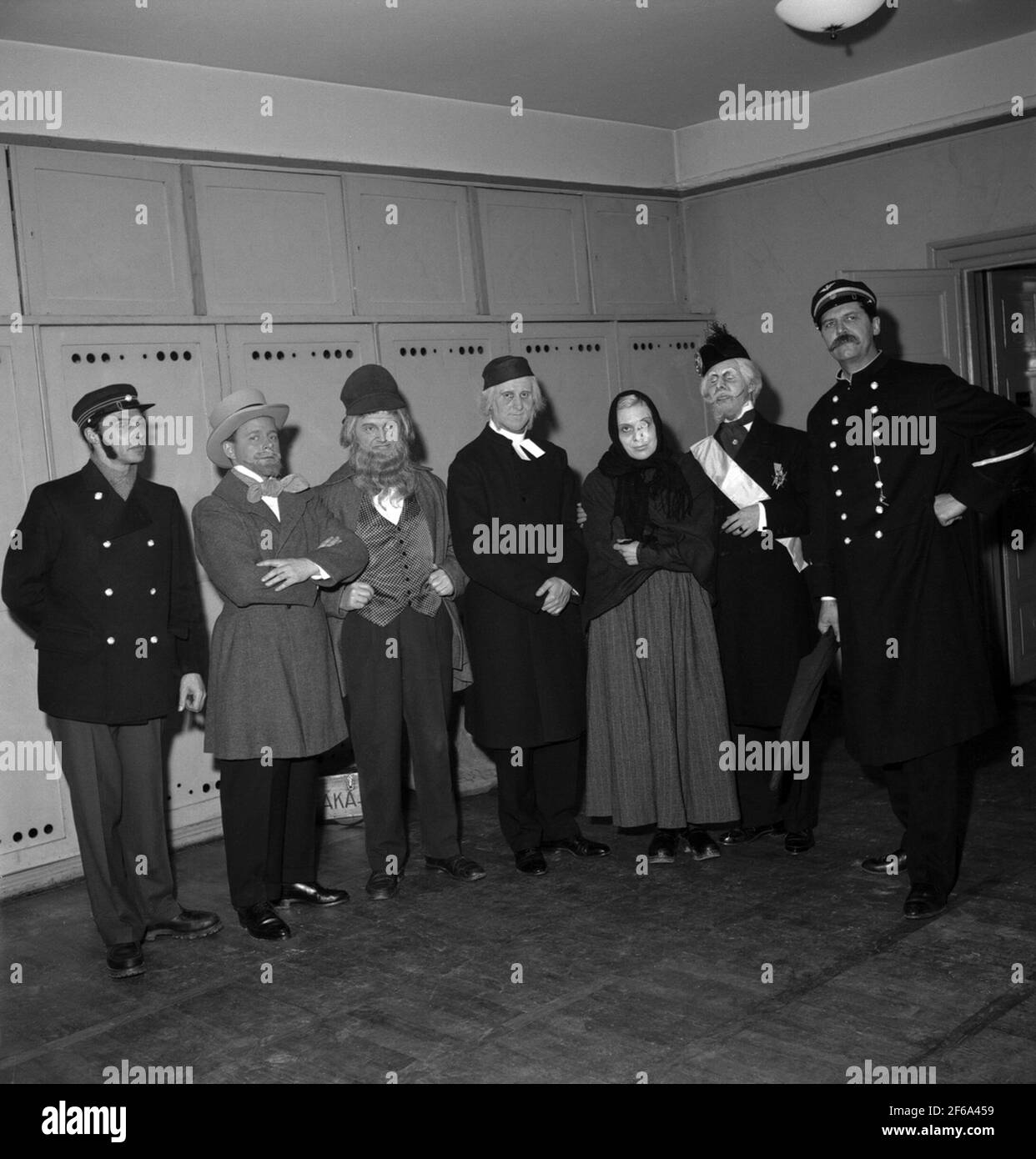 Jubilee finish in the concert hall .. actor in the performance. A small ...