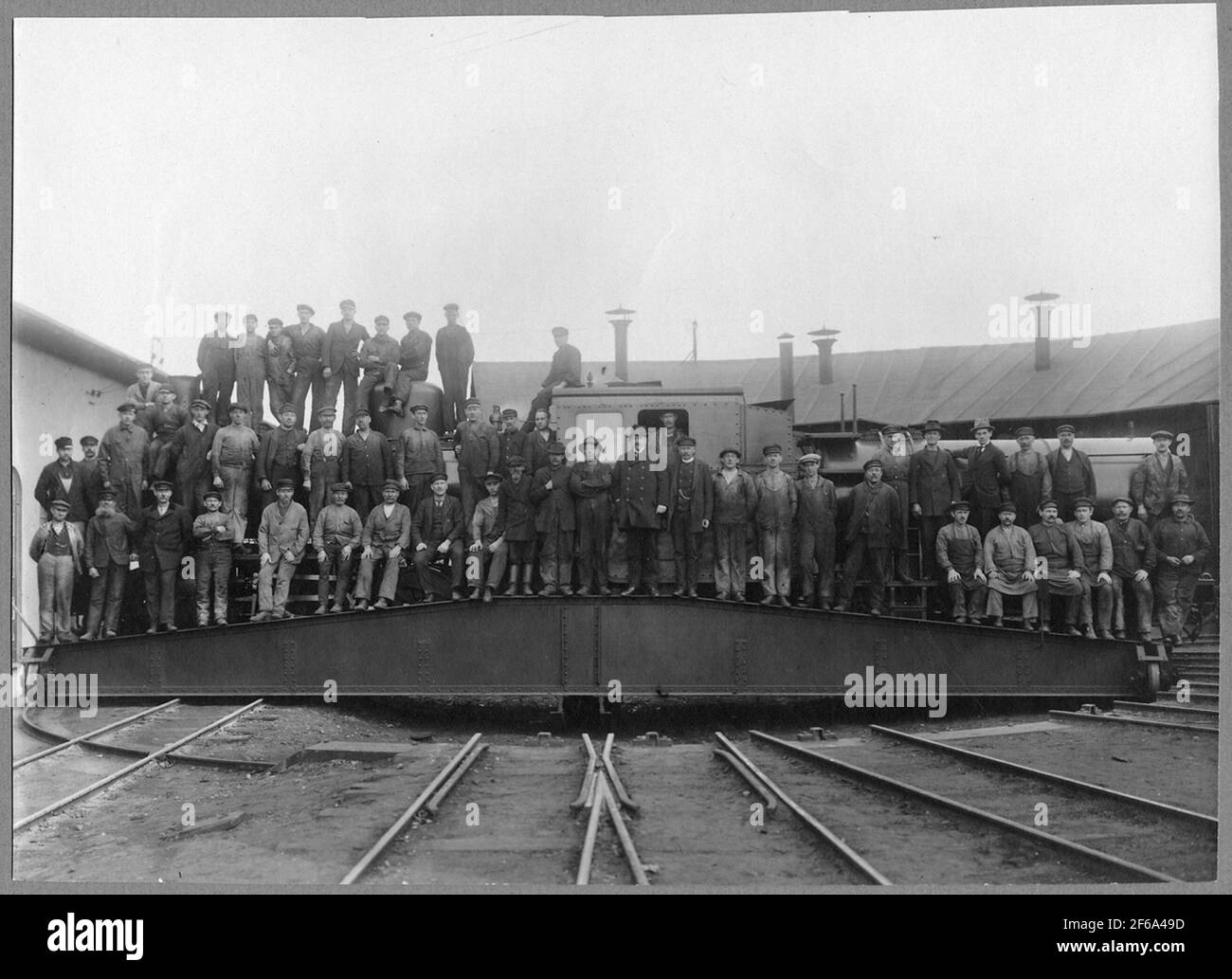 Staff at the railway workshop in Västervik photographed with Norsholm ...