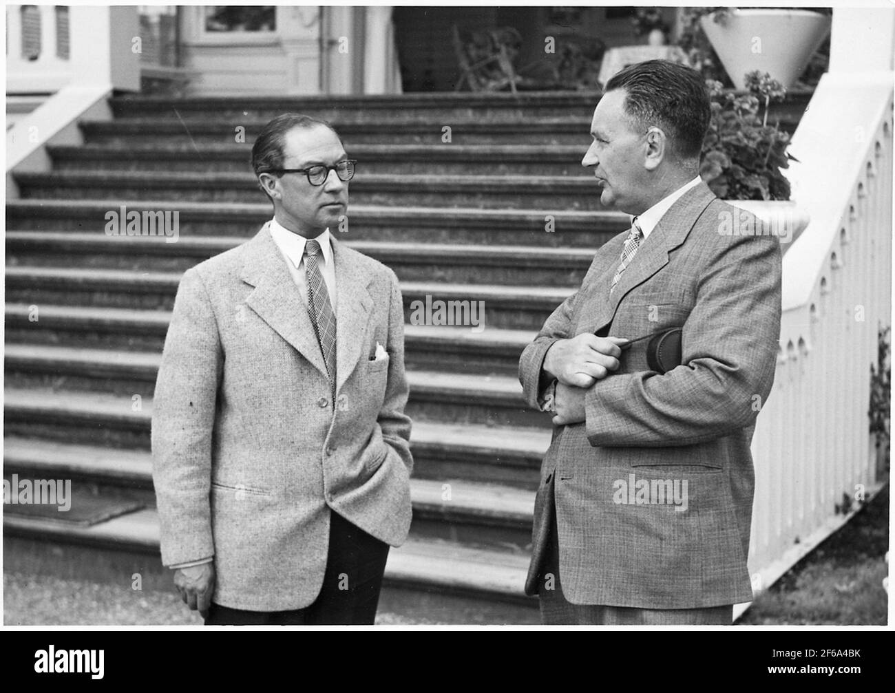 To the left of the image dispensent, Gunnar Nordström and to the right ...