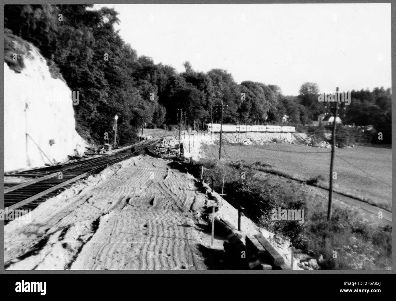 First passenger train on normal tracks, from Linköping arrives at ...