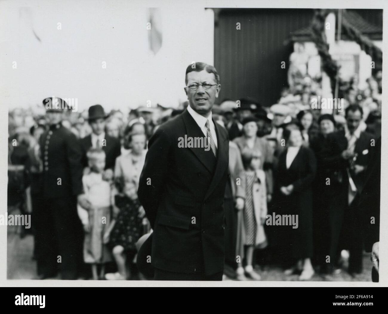 Destroyed crown hi-res stock photography and images - Alamy