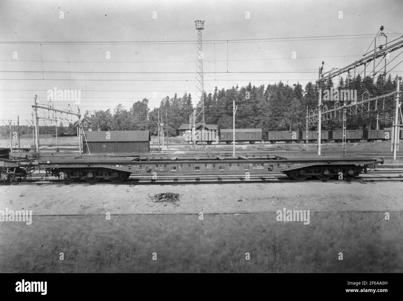 State Railways, SJ 34620 SD. Deep loading trolley with three-axle bogie ...