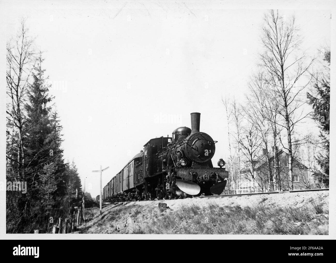 Freight train driven by the state's railways, SJ GP 3041 on the line ...