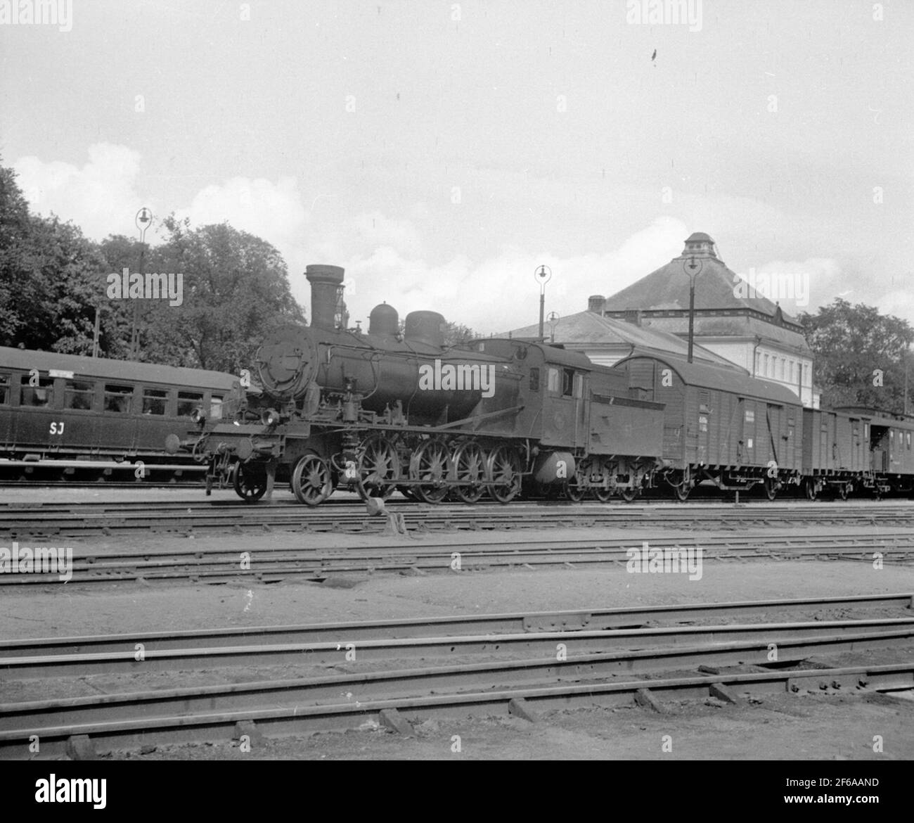 The state's railways. SJ E2 982 Stock Photo - Alamy
