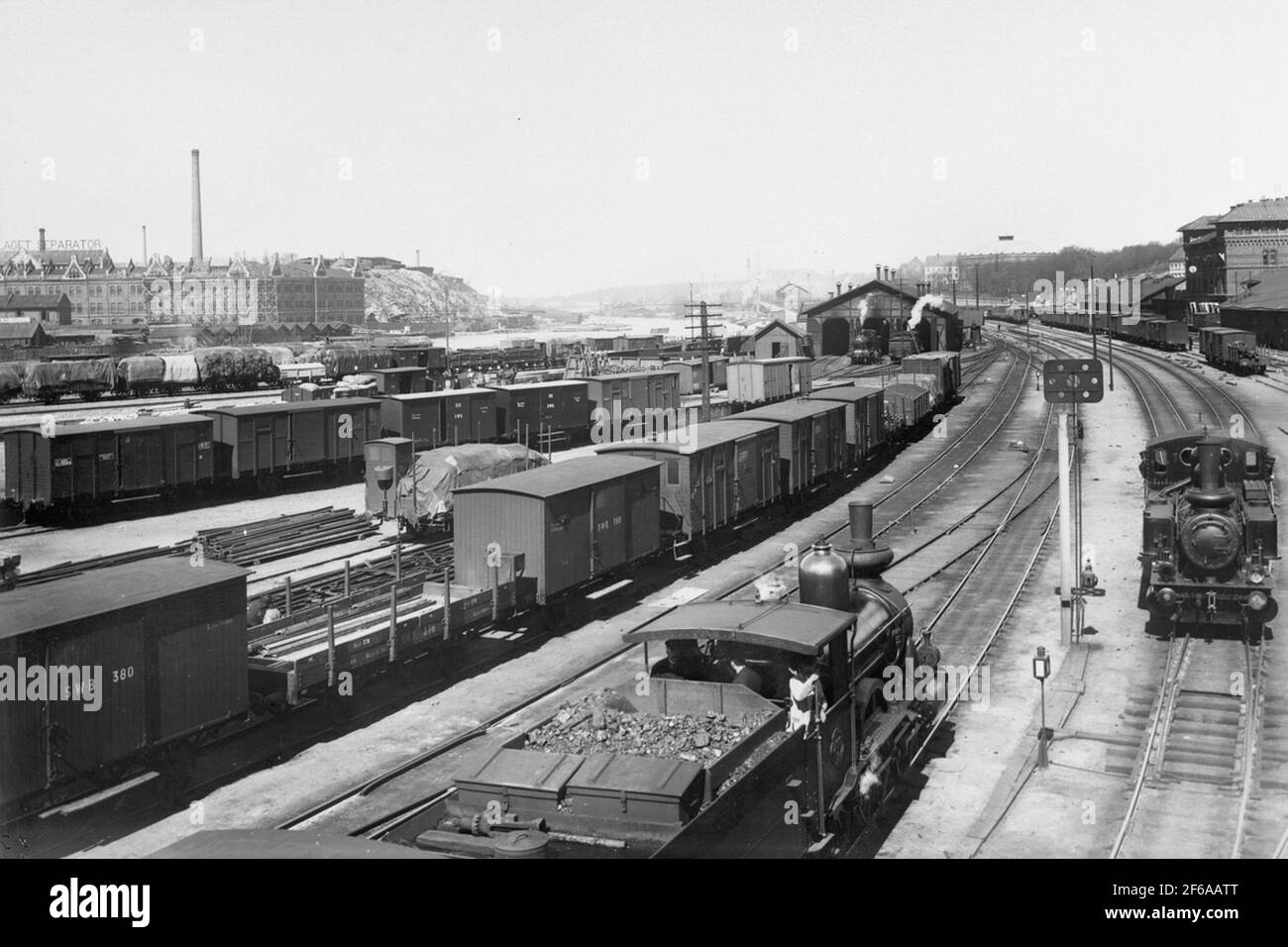 Loco about 298 elller 296 (YH) closest. Stockholm Norra Stock Photo - Alamy