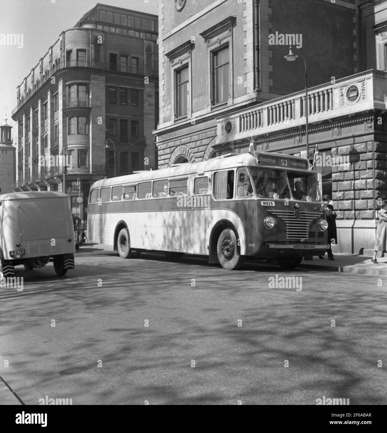 Touristbus hi-res stock photography and images - Alamy