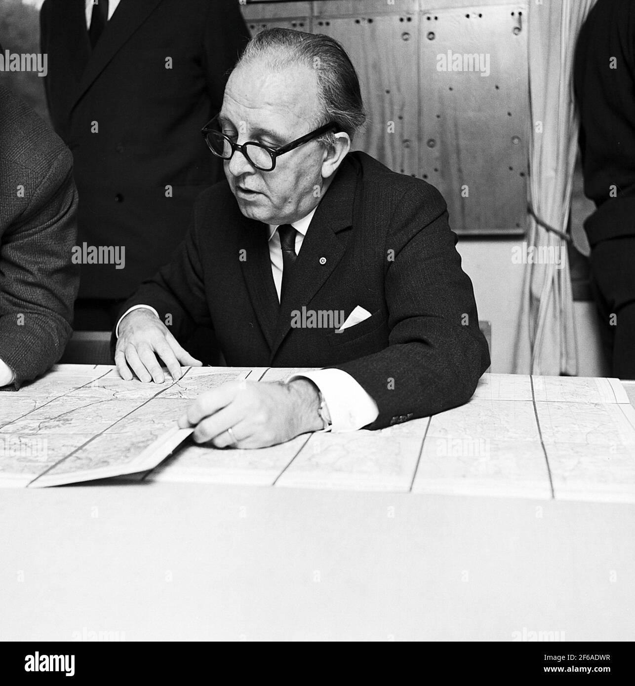 First elevator hi-res stock photography and images - Alamy