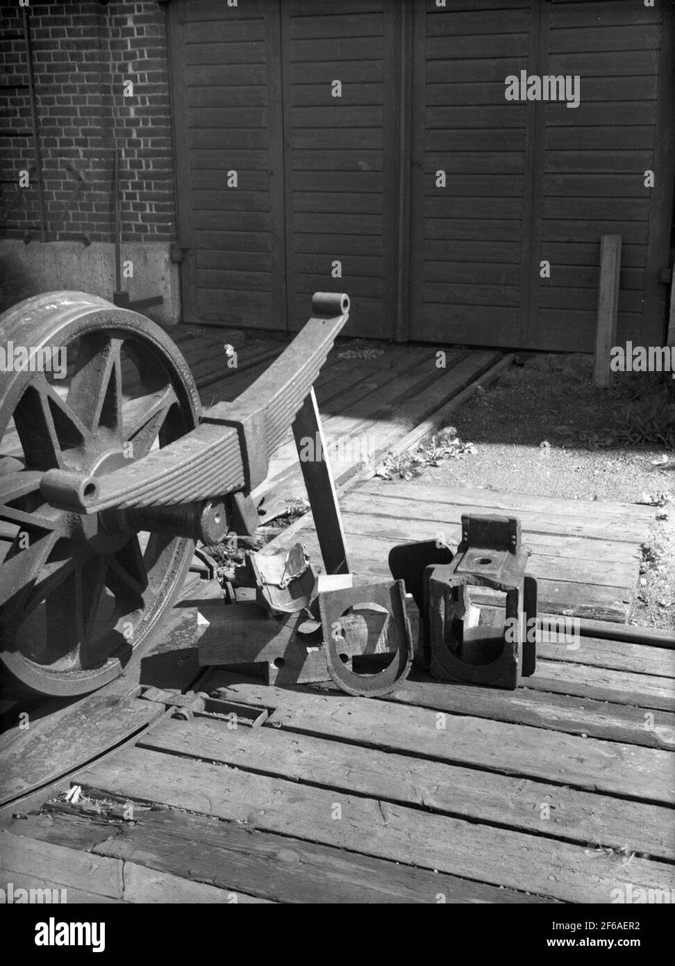 Damaged shoulder pin, broken bearing box Stock Photo - Alamy