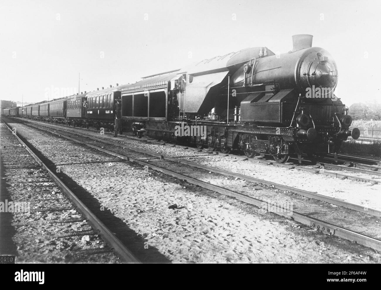 State Railways, SJ, 1474. Ljungströms Steam turbine with train Stock ...