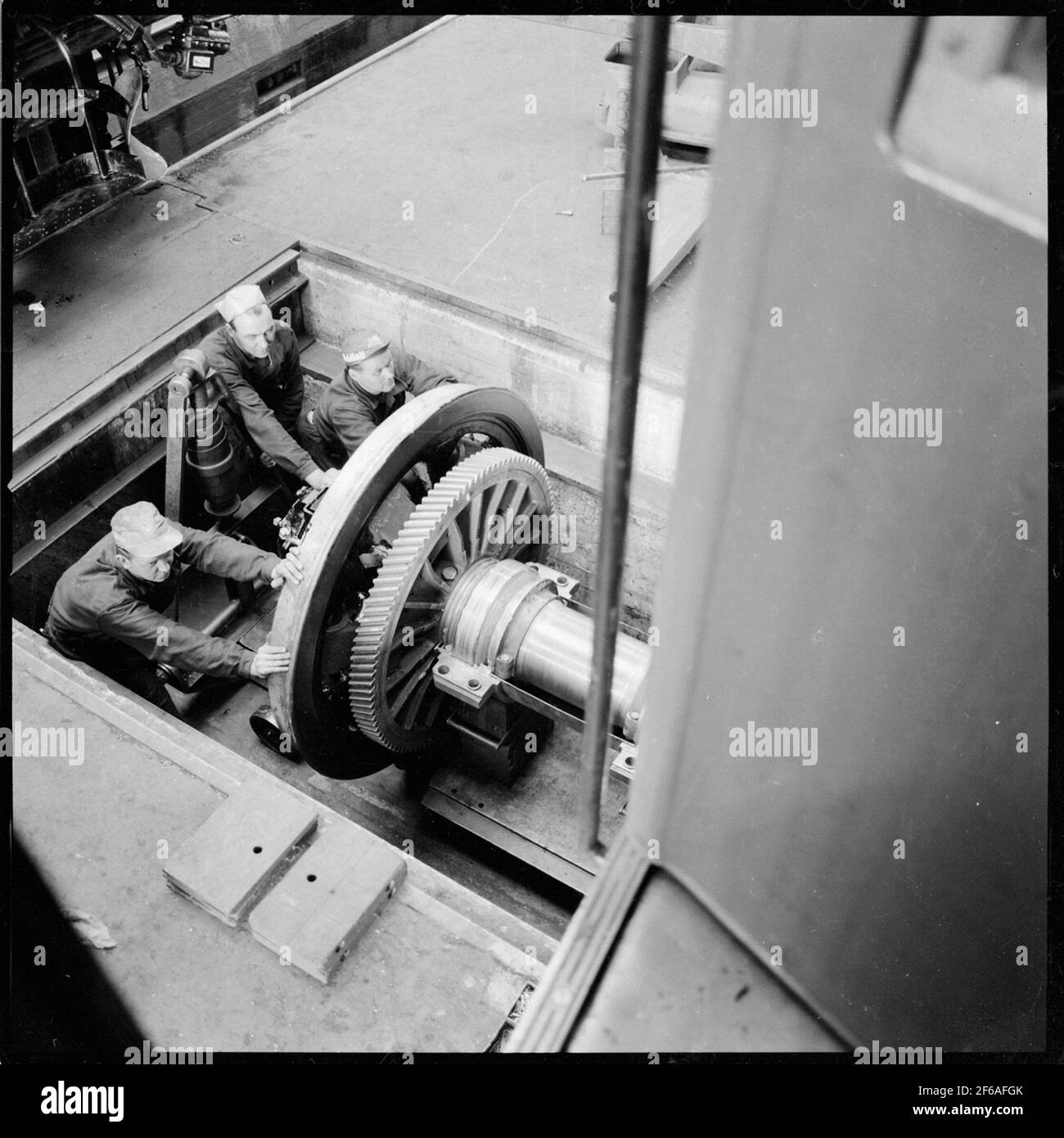 Mounting the drive shaft Stock Photo - Alamy