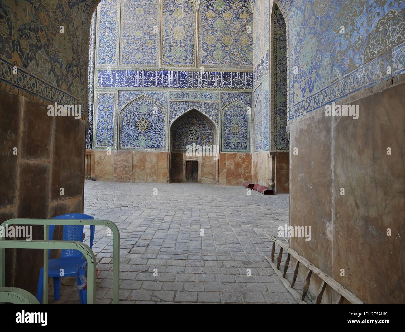 Ispahan iran iranian islamic art hi-res stock photography and images ...
