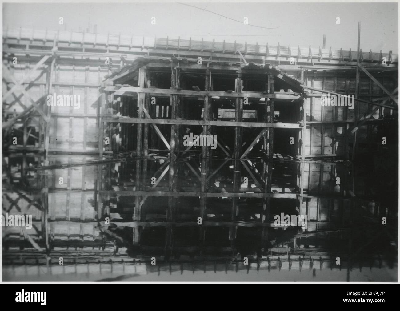 Form building for bridge over the valder. On the line between the Flen ...
