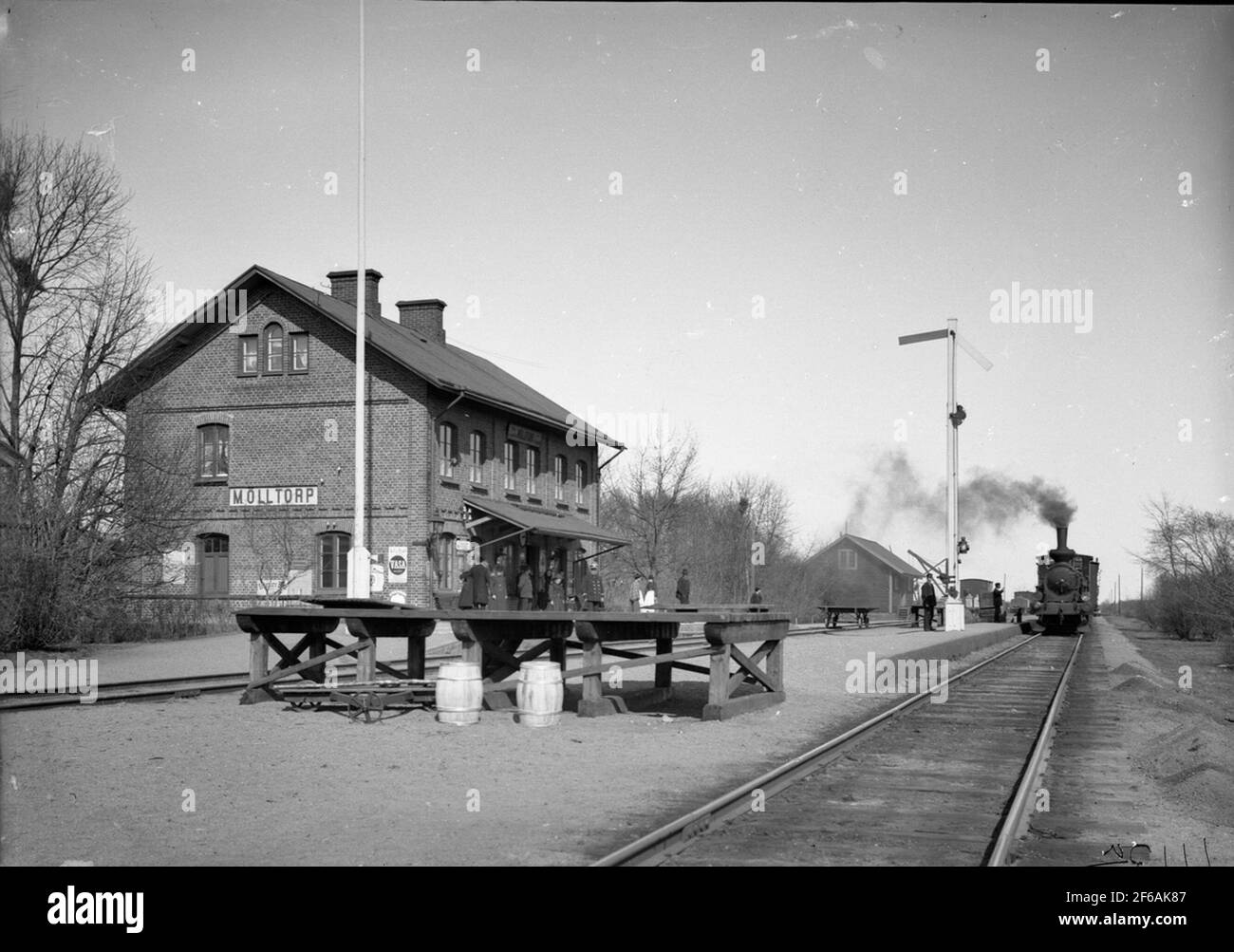 The state railways, SJ Da2 347 with the train station inaugurated in ...