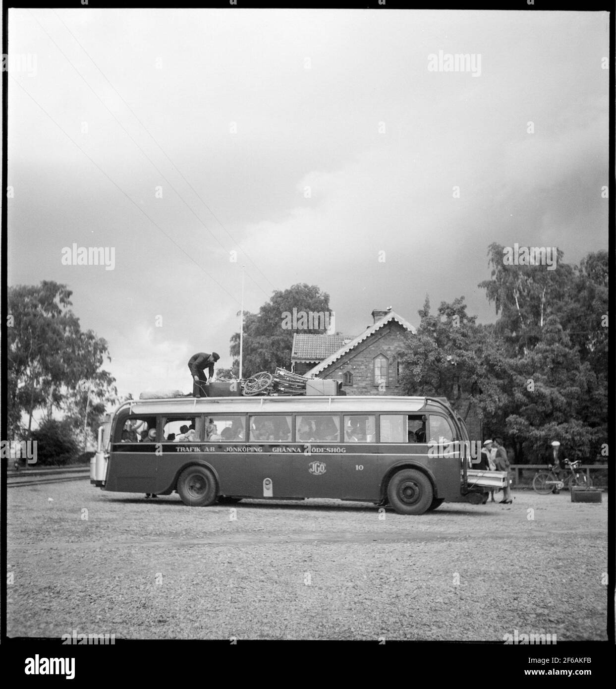 Bus loading hi-res stock photography and images - Alamy