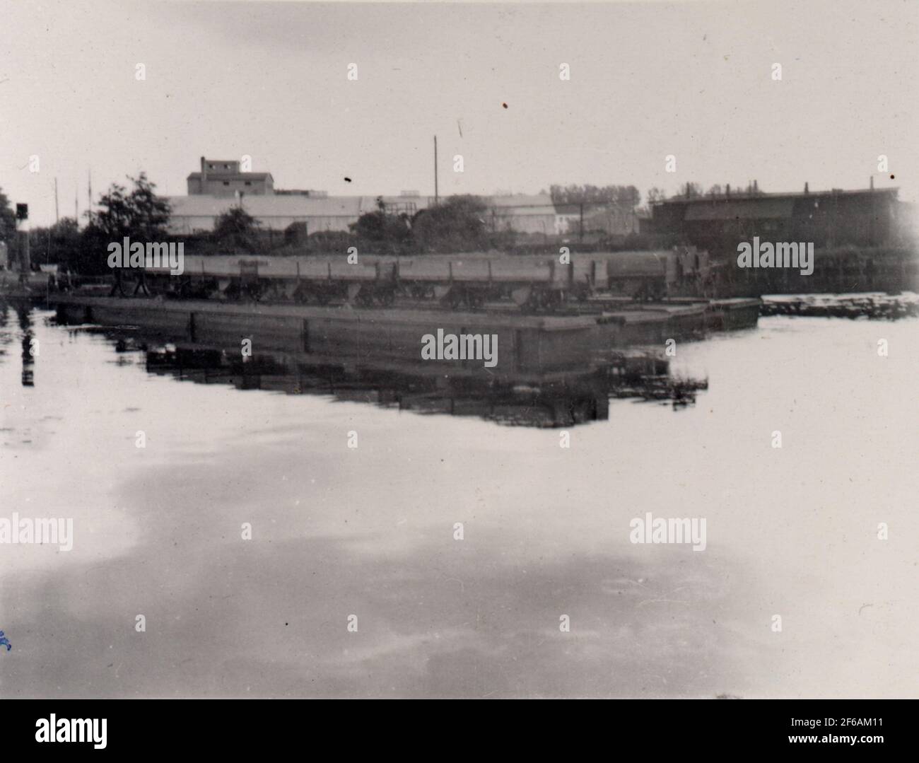 Carriage bars provided with rails. Used for the transport of narrow ...