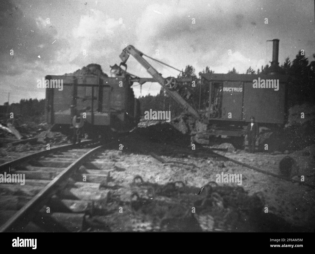 From the construction of the railway between North Mon and Lövstafill ...