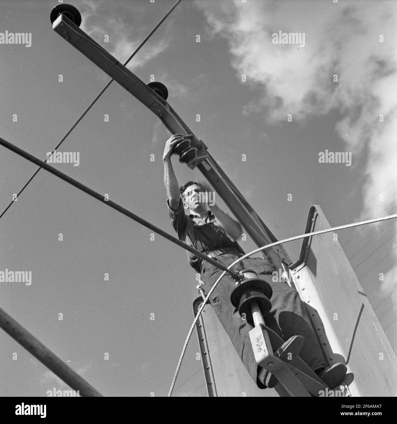 Electrification of the Angle Sundsvall line. Mounting work. Fastening ...