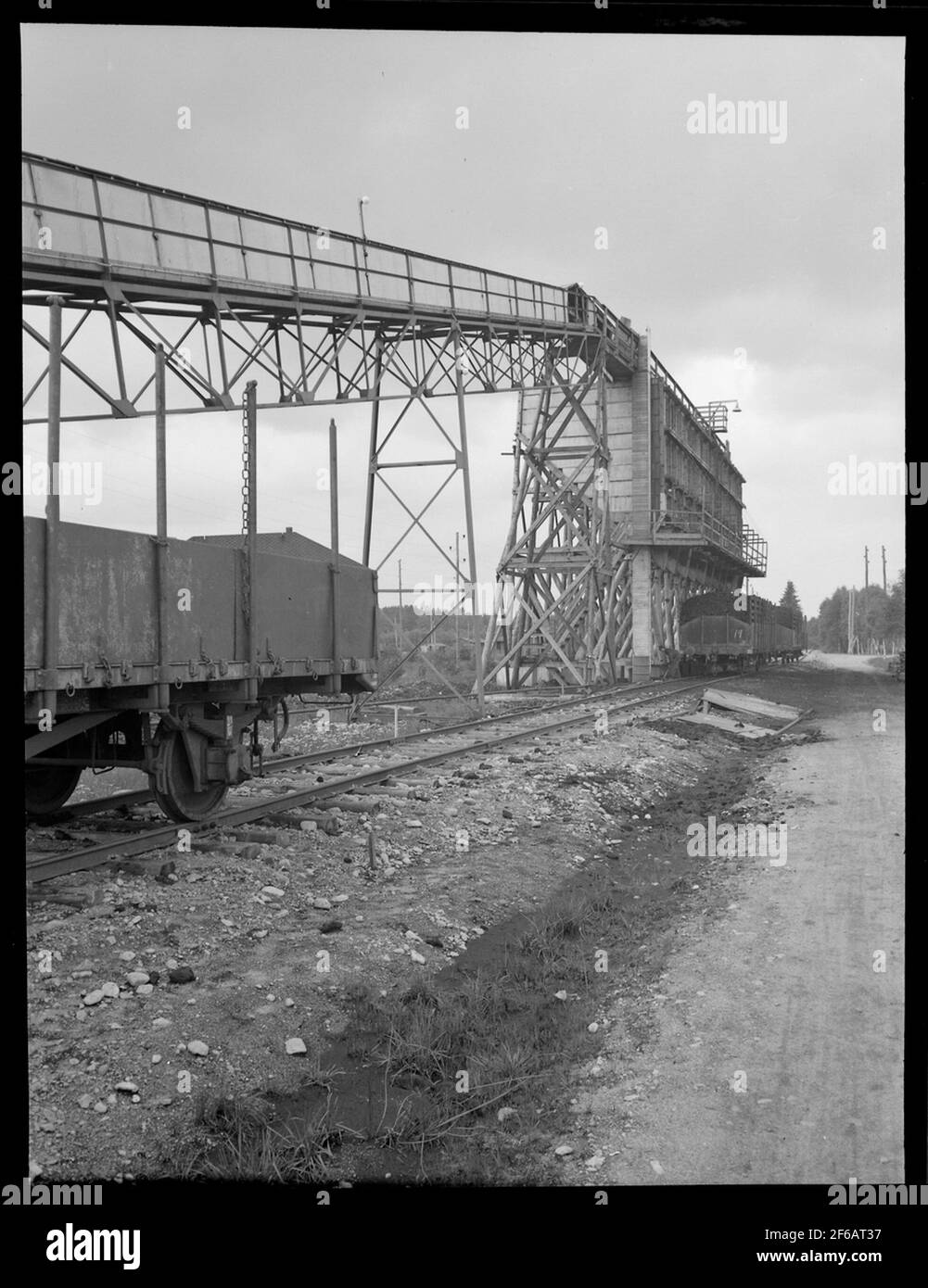 Loading freight wagons Stock Photo - Alamy