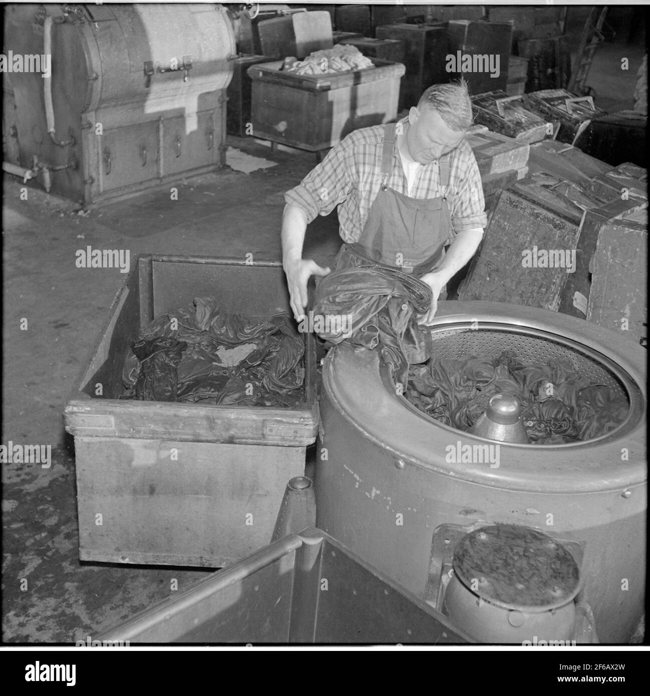 Laundry operation Black and White Stock Photos & Images - Alamy