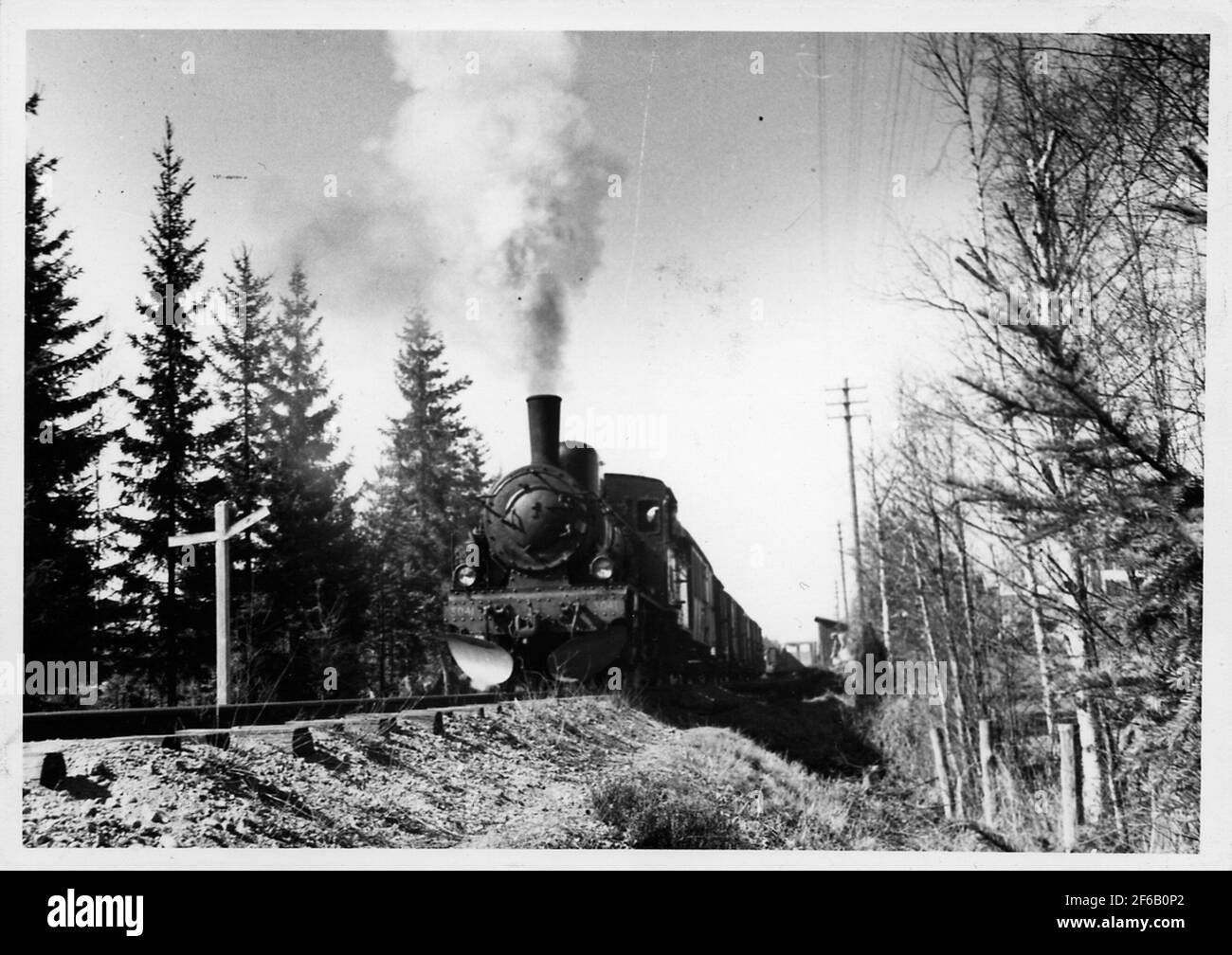 Freight train driven by the state's railways, SJ GP 3041 on the line ...